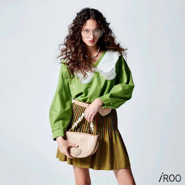 【iROO】綴亮片花飾單品上衣 - momo購物網 - 好評推薦